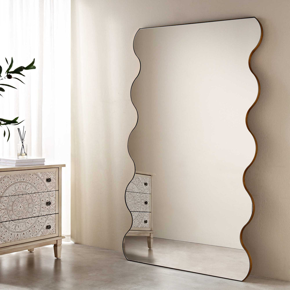 Luisa Wavy Curved Full length Mirror 180 x 110 cm, Gold | daals