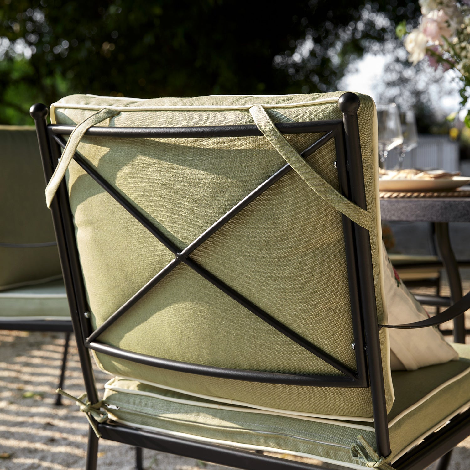 Haymes Indoor and Outdoor Metal 6-Seater Round Dining Set, Reseda Gree ...